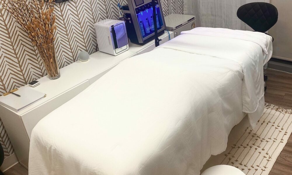 Community Highlights: Meet Lindsey Tomasino and Gabby Espadin of 11|11 Esthetics - Voyage ...